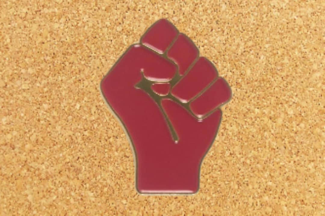 Rote Faust | Black Lives Matter Emaille Pin - Etsy.de