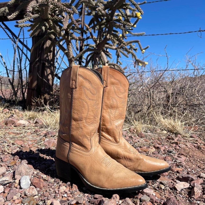 Vintage Pointed Toe Tan Leather Cowboy Boots Smoky Mountain Boots. Size ...