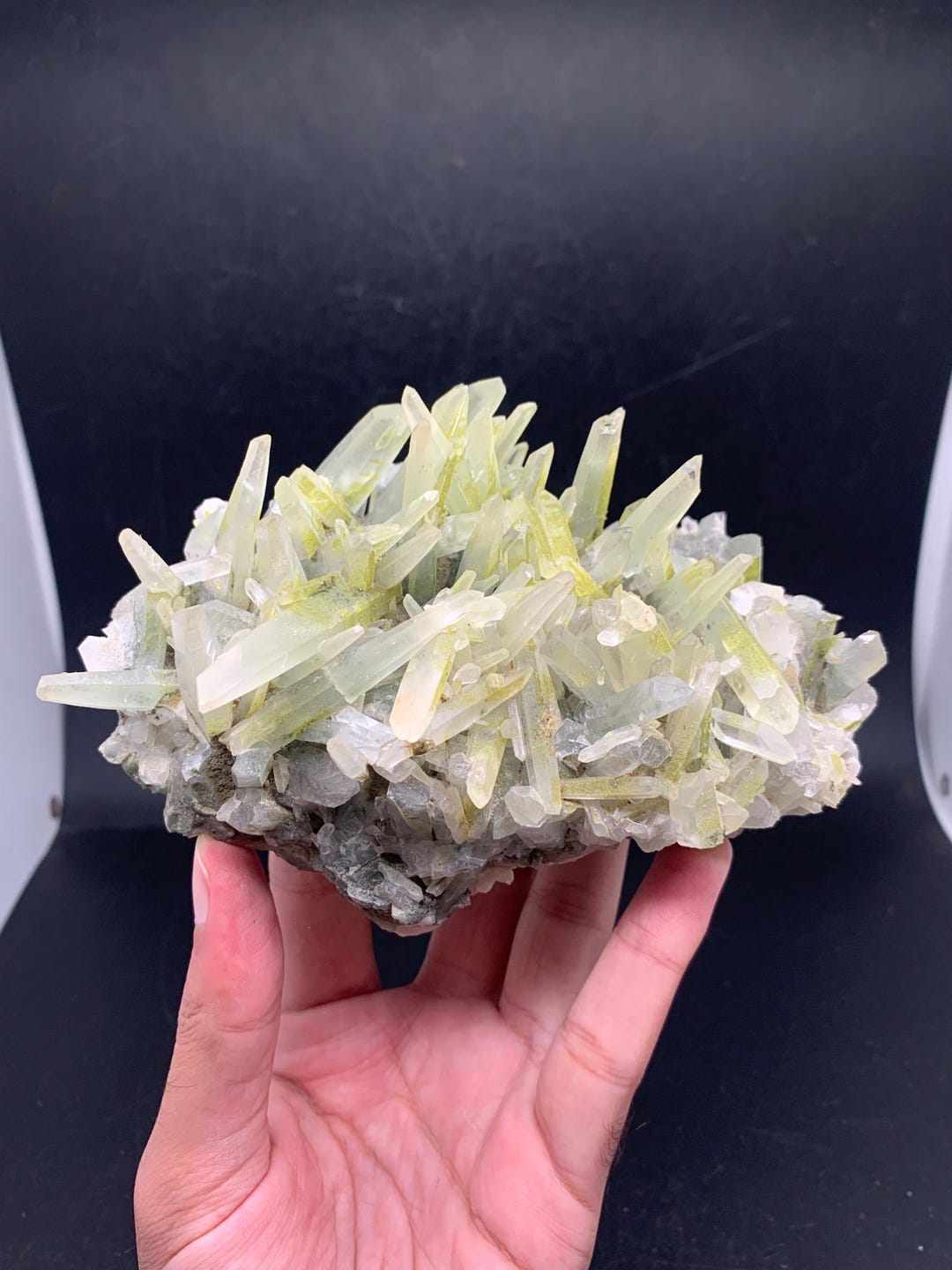 900 Gram Chlorine Laser Quartz Bunch on Matrix With Sharp Points ...