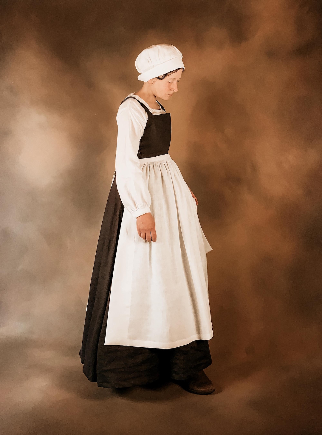 RENAISSANCE COSTUME, Dark Gray Side-lacing Kirtle & White Chemise in ...