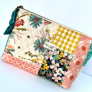 Quilted Floral Patchwork Cosmetic Bag. Quilted Toiletry/travel Bag. - Etsy