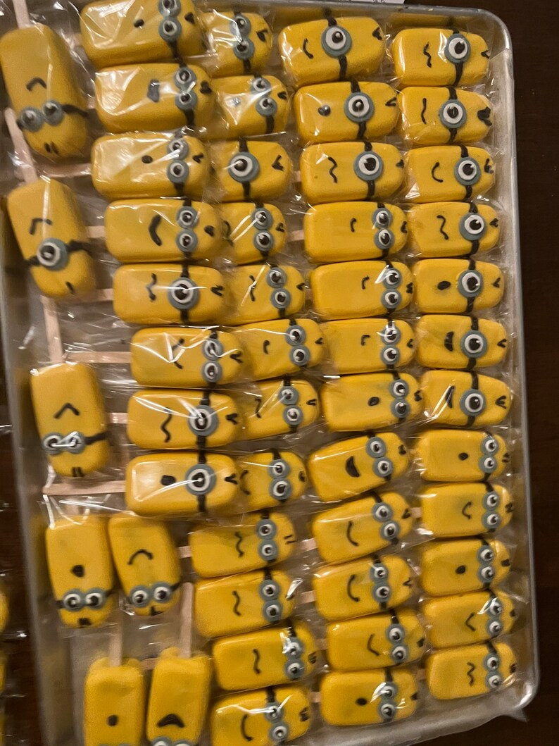 60 Minion Cake Popsicles - Etsy