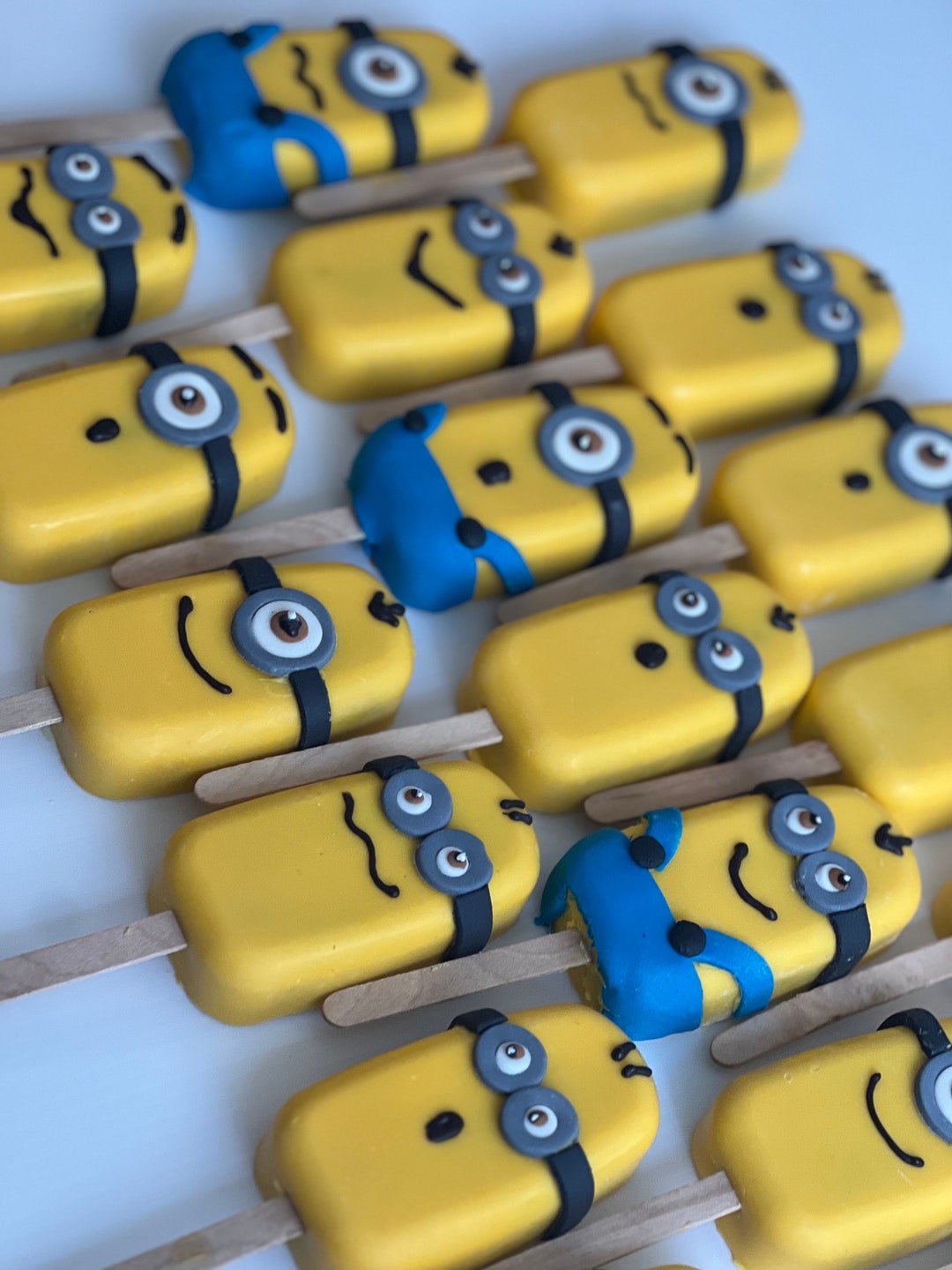 15 Minion Cake Popsicles - Etsy