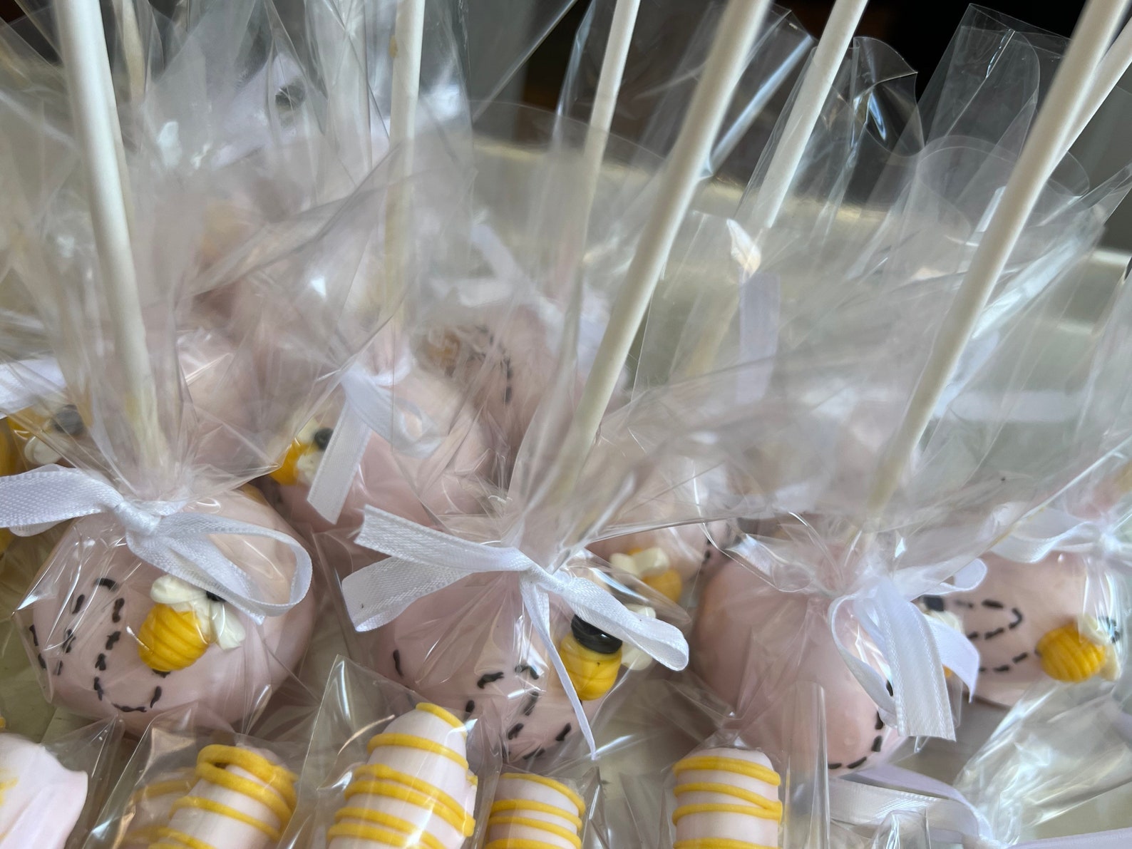 12 Bumble Bee Cake Pops - Etsy
