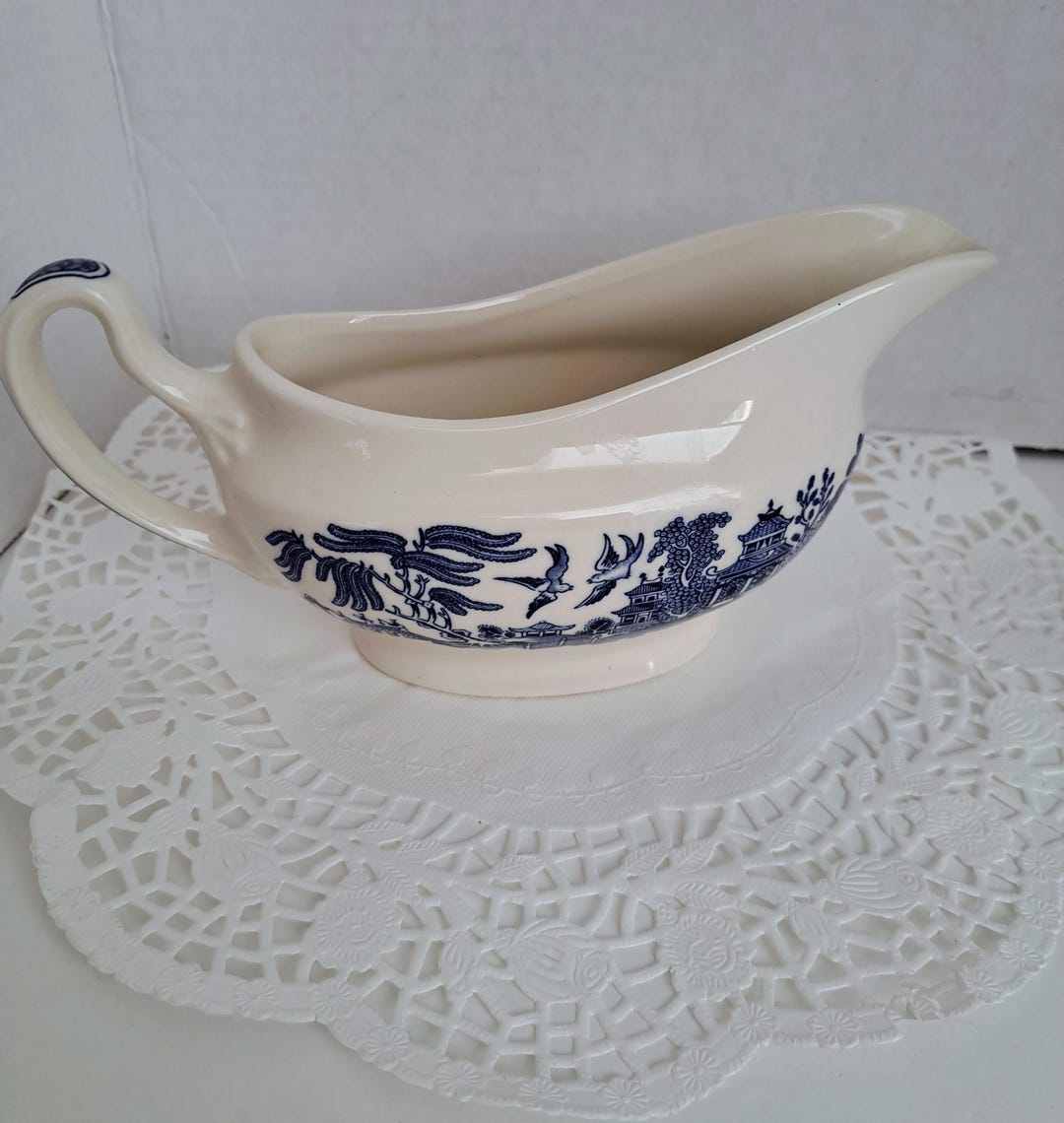 Blue Willow Gravy Boat Churchill Vintage Blue/white - Etsy
