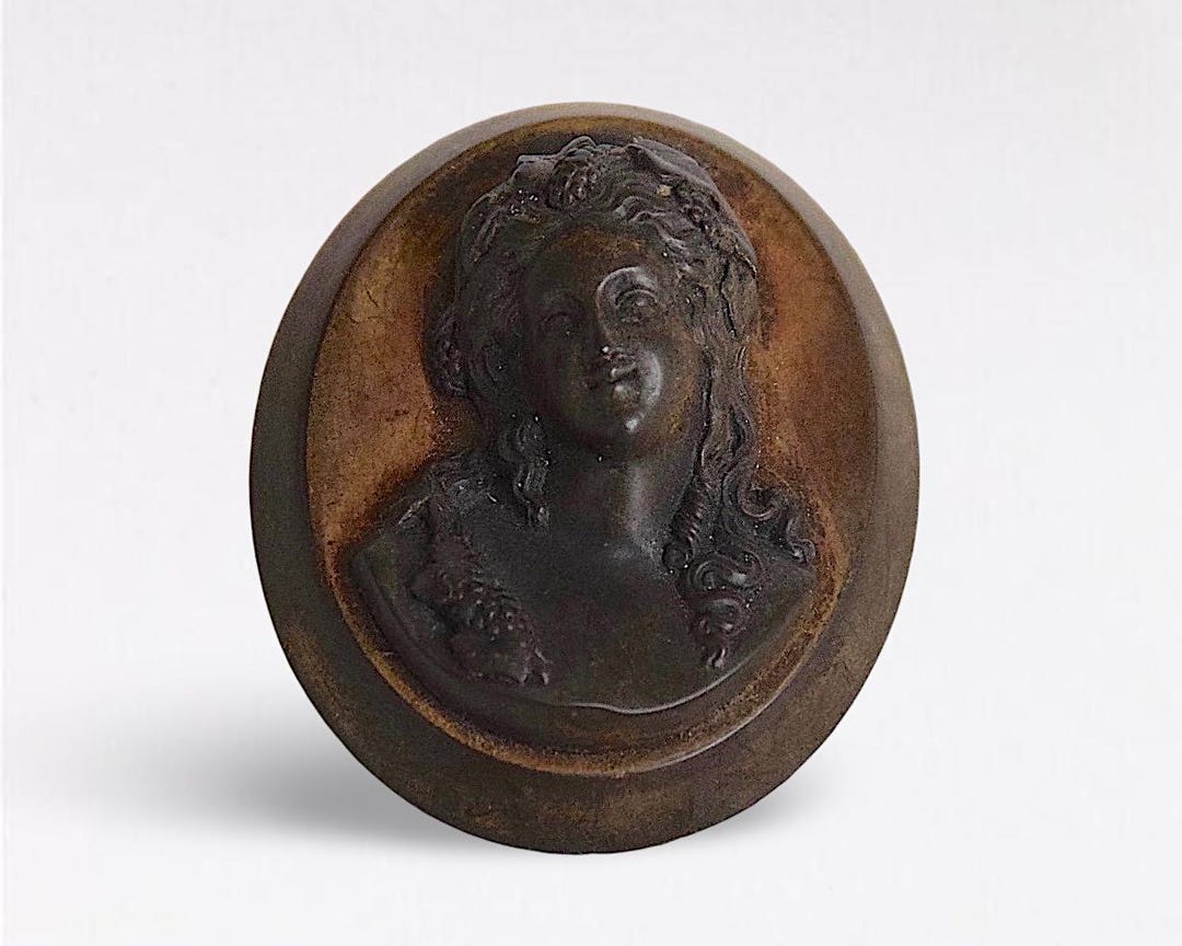 Art Deco Bakelite Figural Lady Brooch. - Etsy