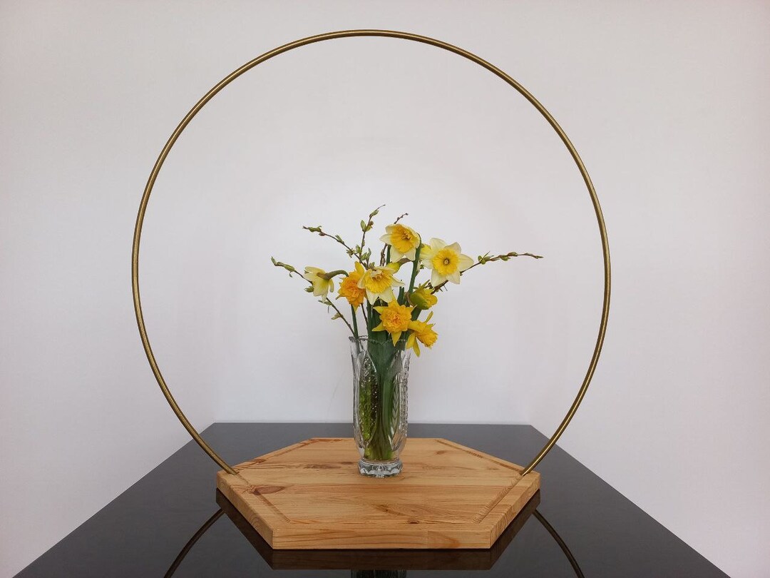 Wooden Cake Stand / Metal Ring With Diameter 30 "and a Wooden Base of ...