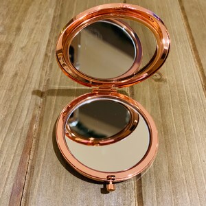 Get Killer Looks With This Cute Pocket Mirror, Michael Halloween Killer ...