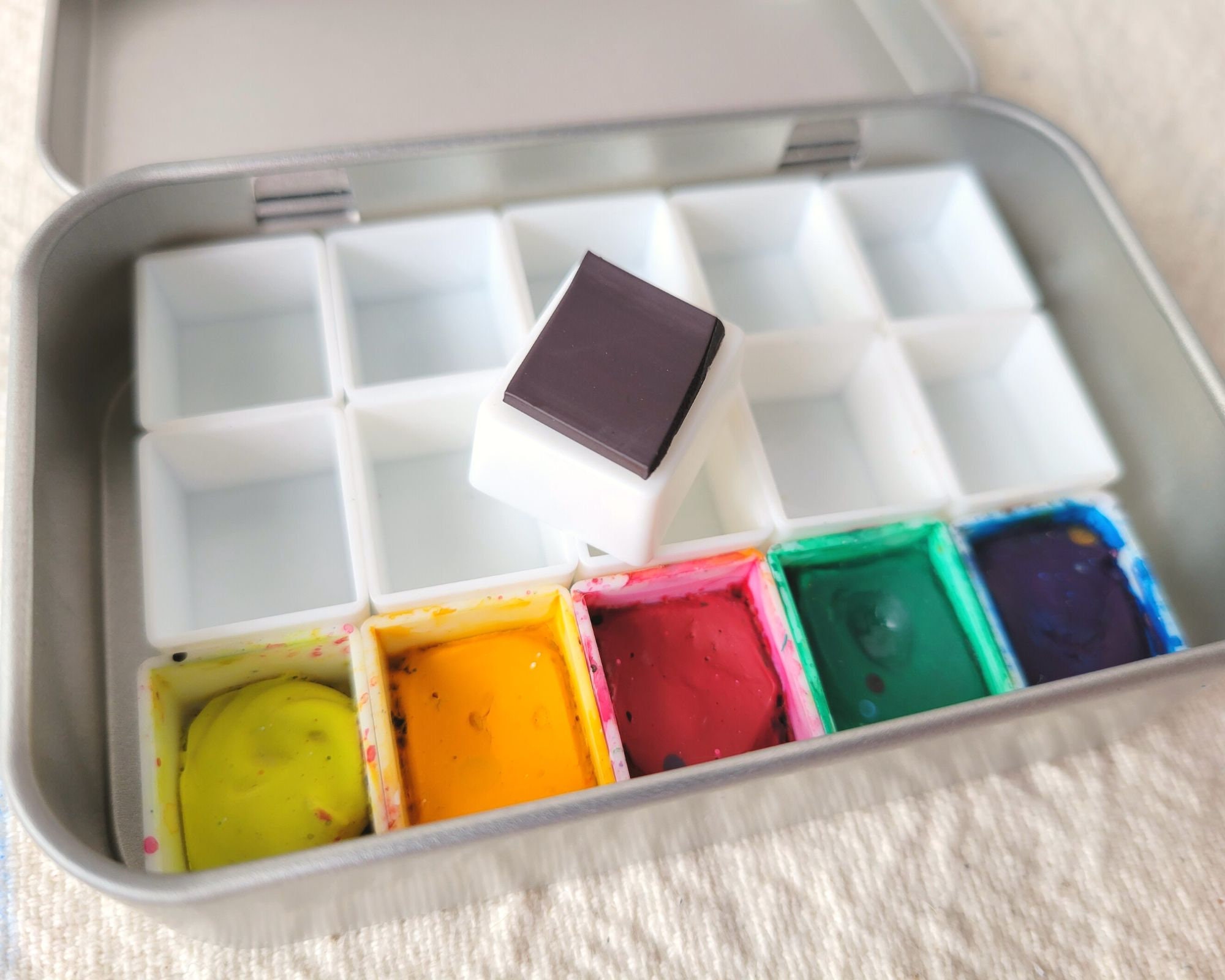 Small Empty Watercolor Tin WITH 15 Magnetized Plastic Half Pans ...
