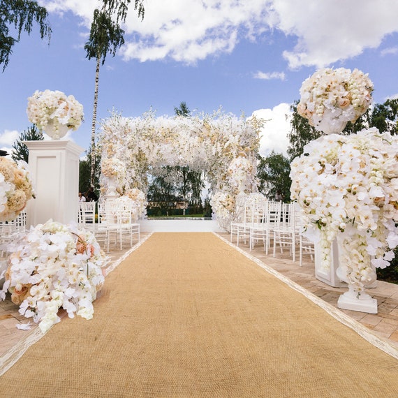 Burlap wedding arch ideas | Honestweddingadvice.com