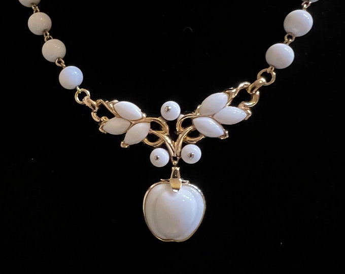 Vintage Trifari Alfred Philippe 1950/60's Gold Tone white Apple Poured ...