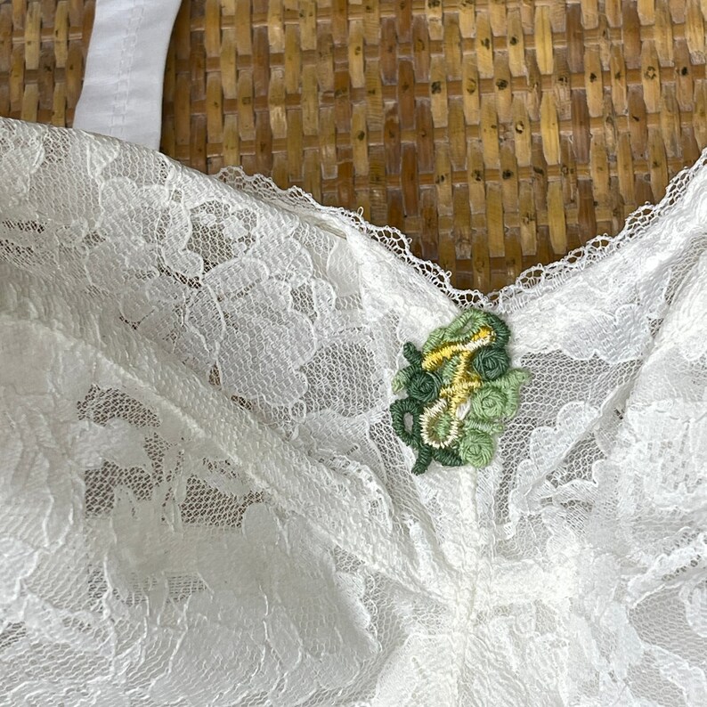 Vintage 60s White Lace Bullet Bra With Embroidered Flower by Figurettes ...