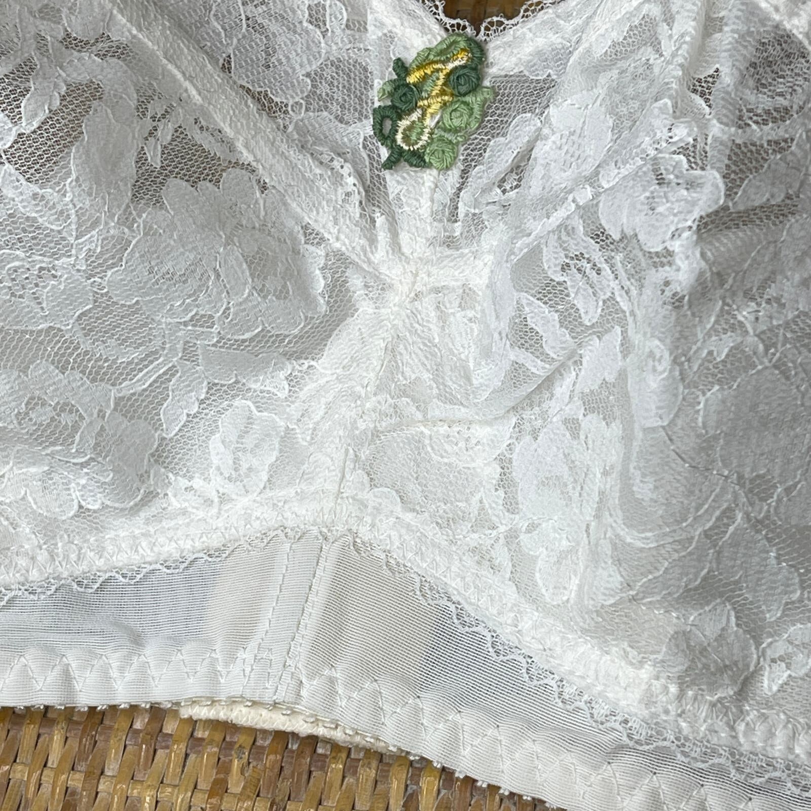 Vintage 60s White Lace Bullet Bra With Embroidered Flower by Figurettes ...