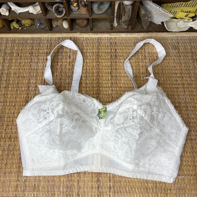 Vintage 60s White Lace Bullet Bra With Embroidered Flower by Figurettes ...