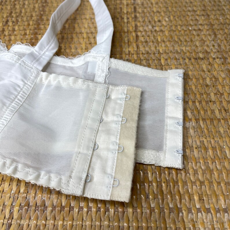 Vintage 60s White Lace Bullet Bra With Embroidered Flower by Figurettes ...