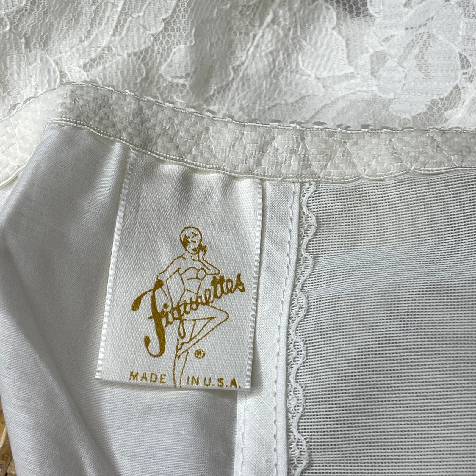 Vintage 60s White Lace Bullet Bra With Embroidered Flower by Figurettes ...