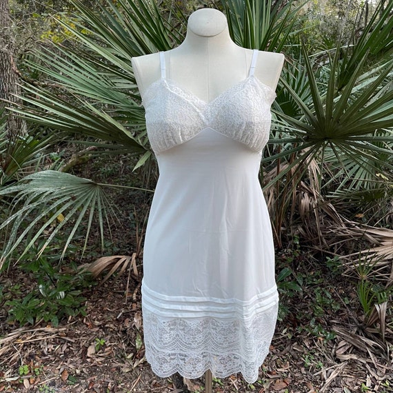 vintage 1950s white lace - Gem