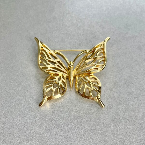 Trifari Pin Brooch - Etsy