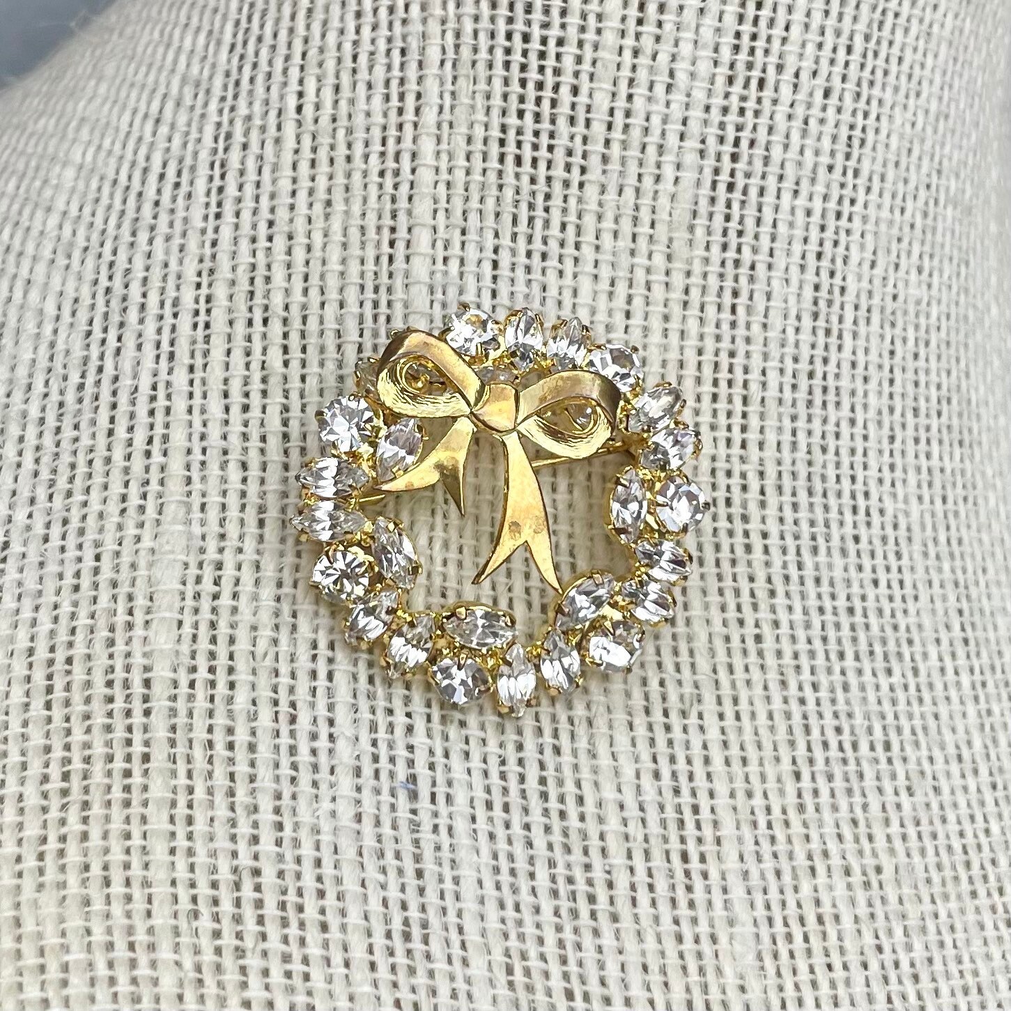 Vintage Christmas Wreath Brooch Gold Tone Clear Rhinestones | Etsy