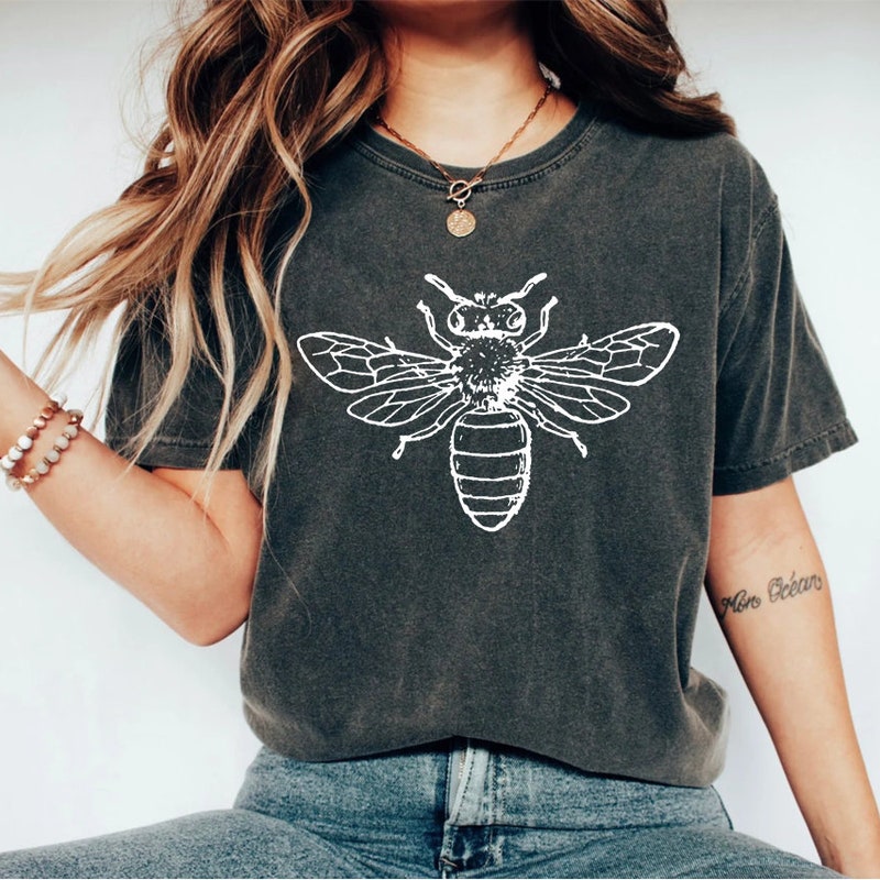 Bee T Shirt - Etsy