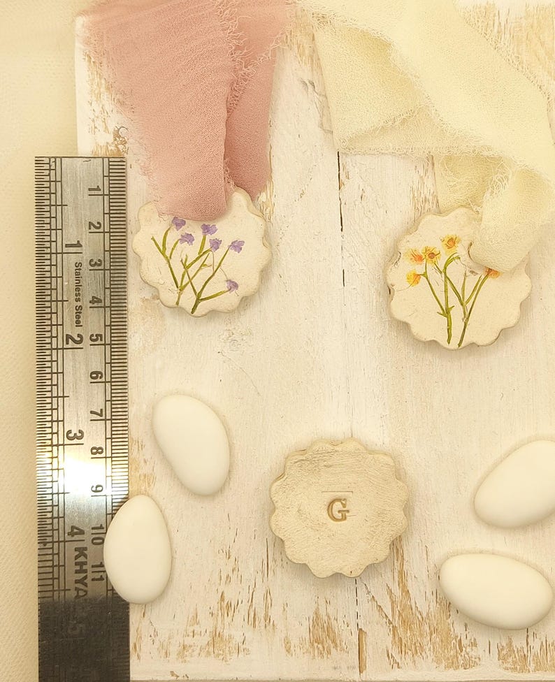 Personalized Placeholder With Ceramic Flowers for Weddings, Events and ...