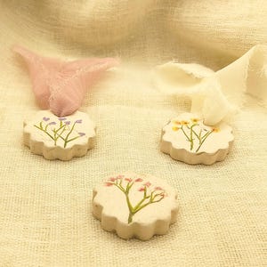 Personalized Placeholder With Ceramic Flowers for Weddings, Events and ...