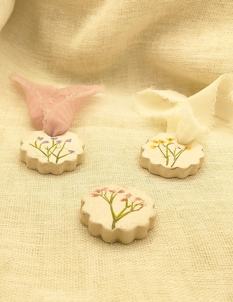 Personalized Placeholder With Ceramic Flowers for Weddings, Events and ...