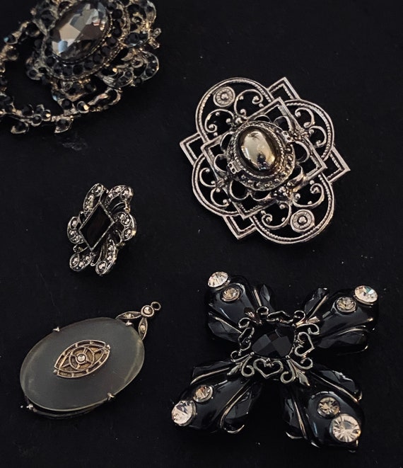 Vintage retro gothic curated - Gem