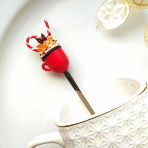 Red Christmas Spoon With Gingerbread Decor Aaesthetic Christmas Kitchen ...