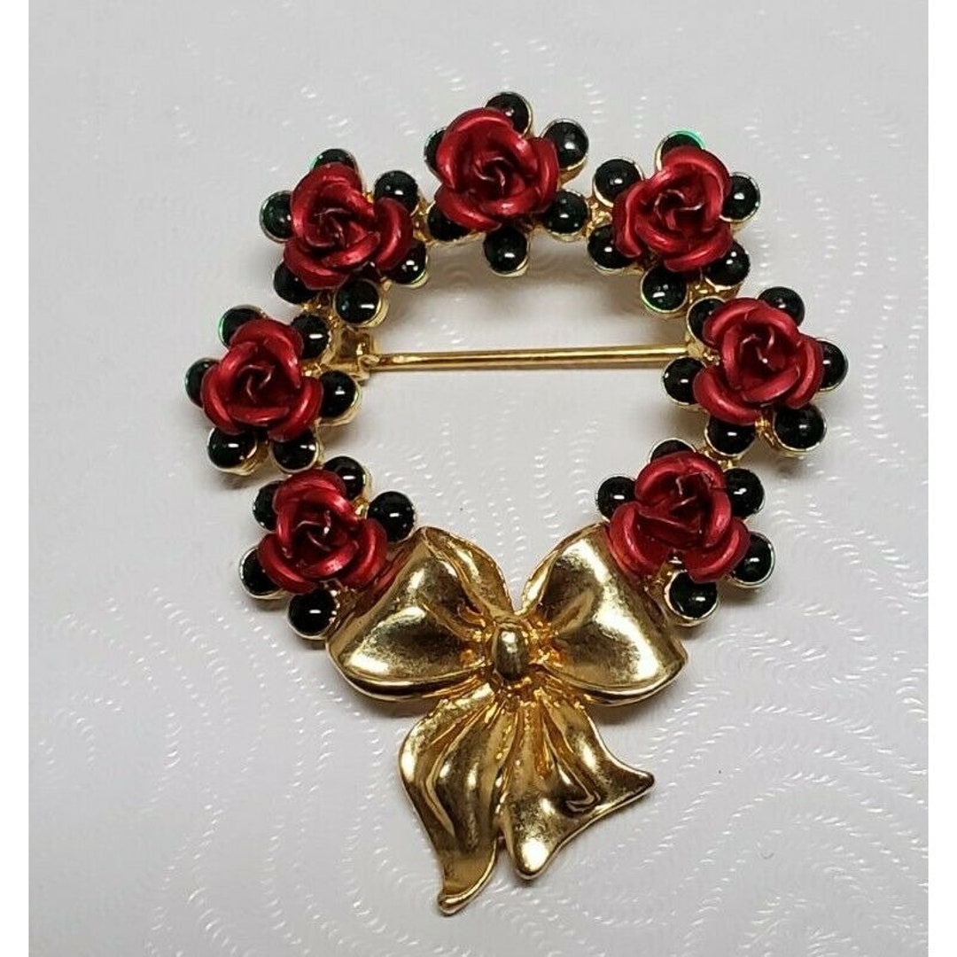 AVON Vintage Wreath Brooch Pin Red Rose Enamel Green Christmas Goldtone ...