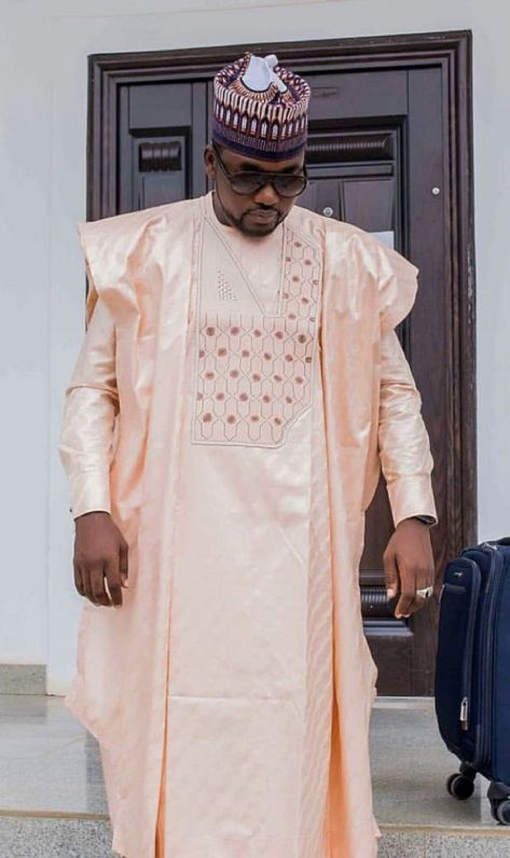 Guinea Traditional Clothing For Men Spelen Van Mannen In