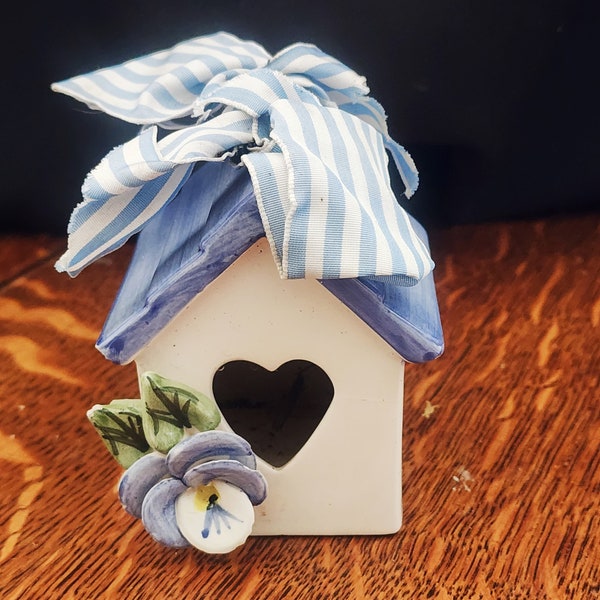 Blue and White Pie Bird - Etsy