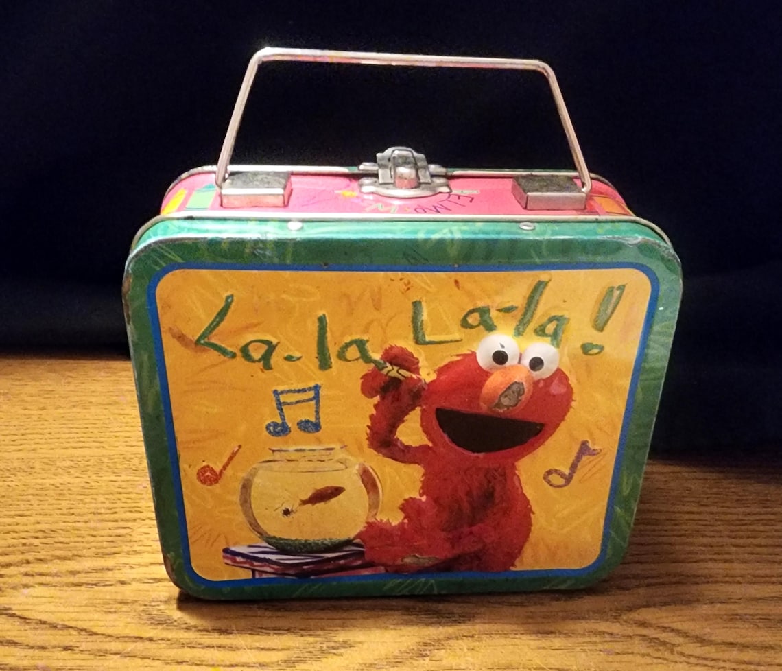 Fiambrera vintage de Elmo de Barrio Sésamo con crayones, año 2003 ...