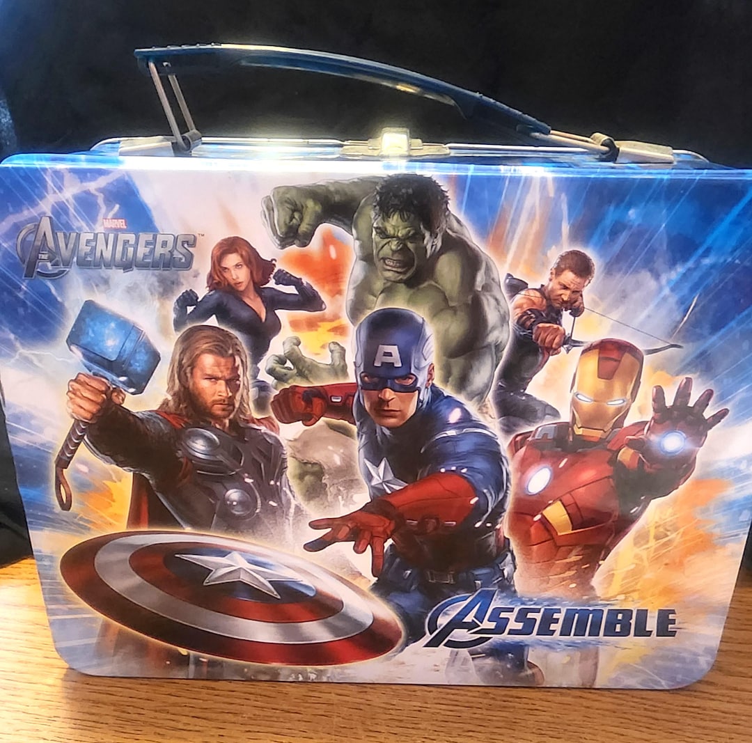 Vintage Avenger Assemble Lunch Box (2012) 3D on One Side Flat on Other ...