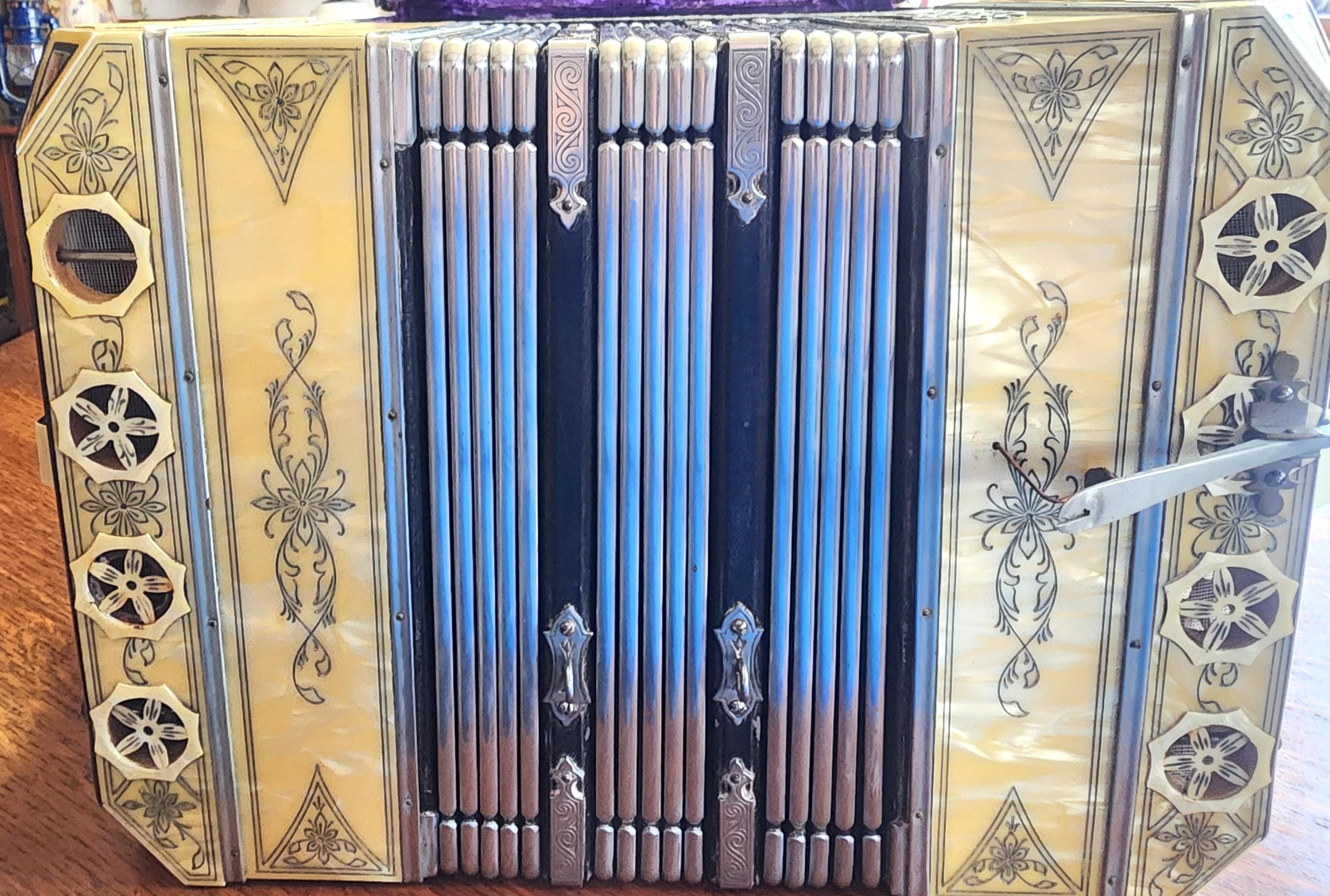 Vintage Peerless Pearl Concertina I Original Felt Lined Case - Works ...