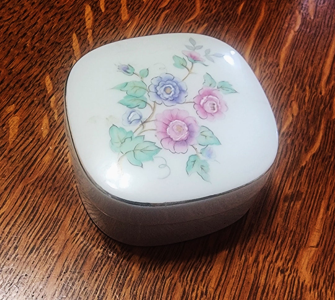 Vintage Japanese Porcelain Trinket Box With Red and Blue Flowers - Etsy