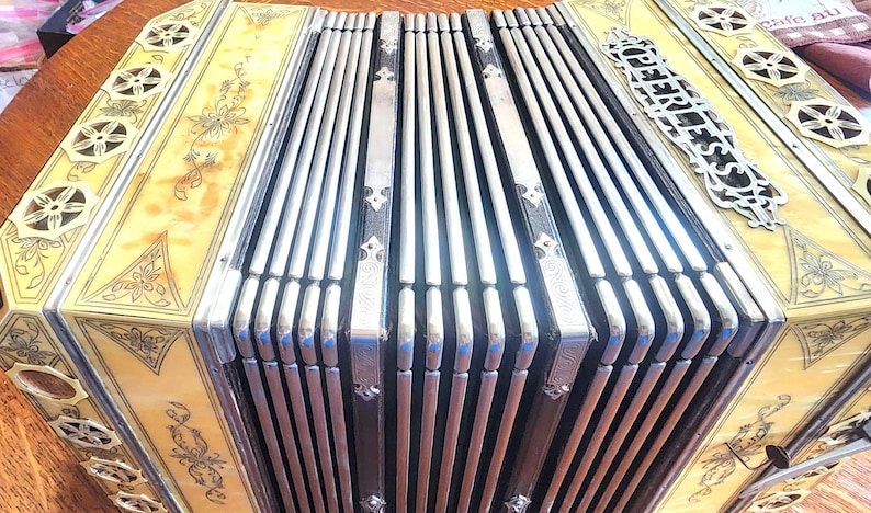 Vintage Peerless Pearl Concertina I Original Felt Lined Case - Works ...