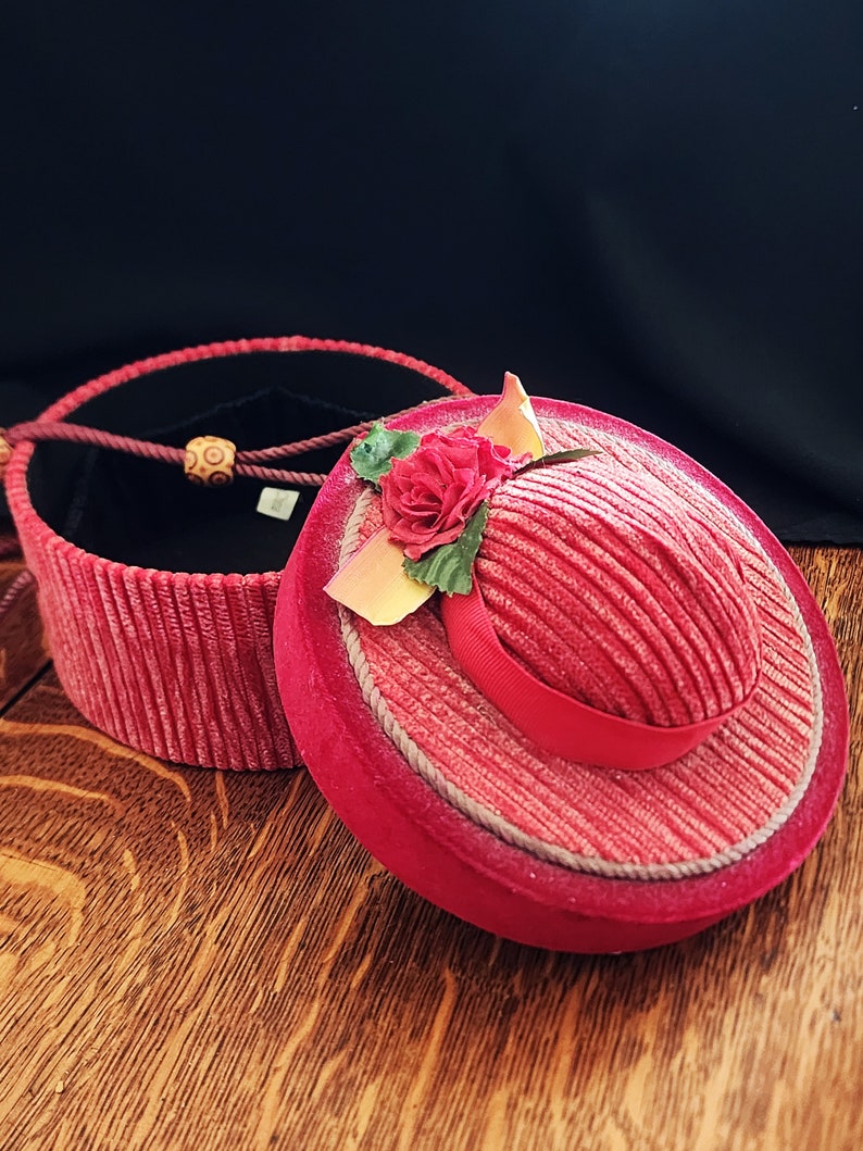 Vintage Red Hat Box - Adorable! - Etsy