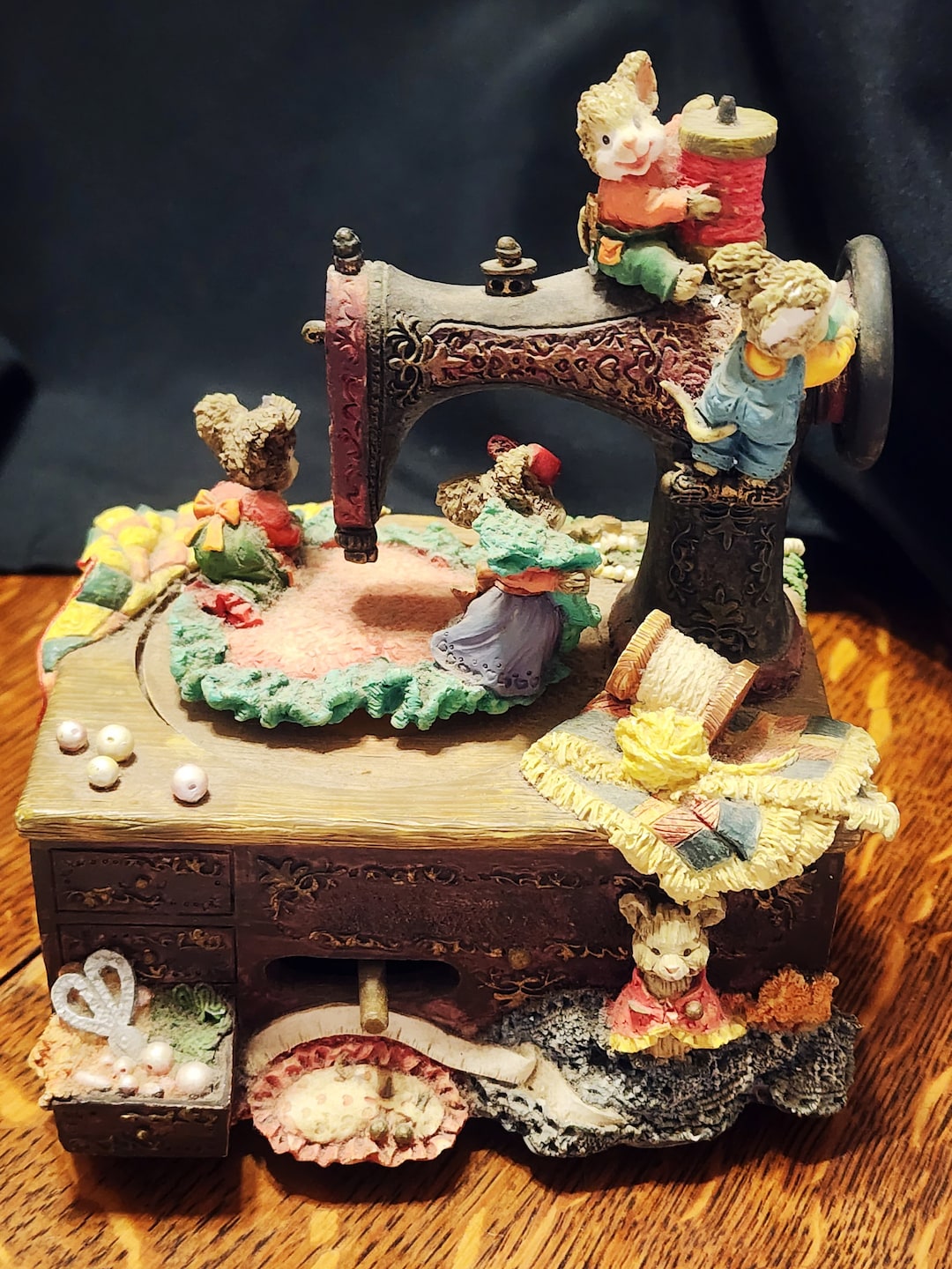 Vintage Sewing Machine Music Box With Mice Playes Whistle While You ...