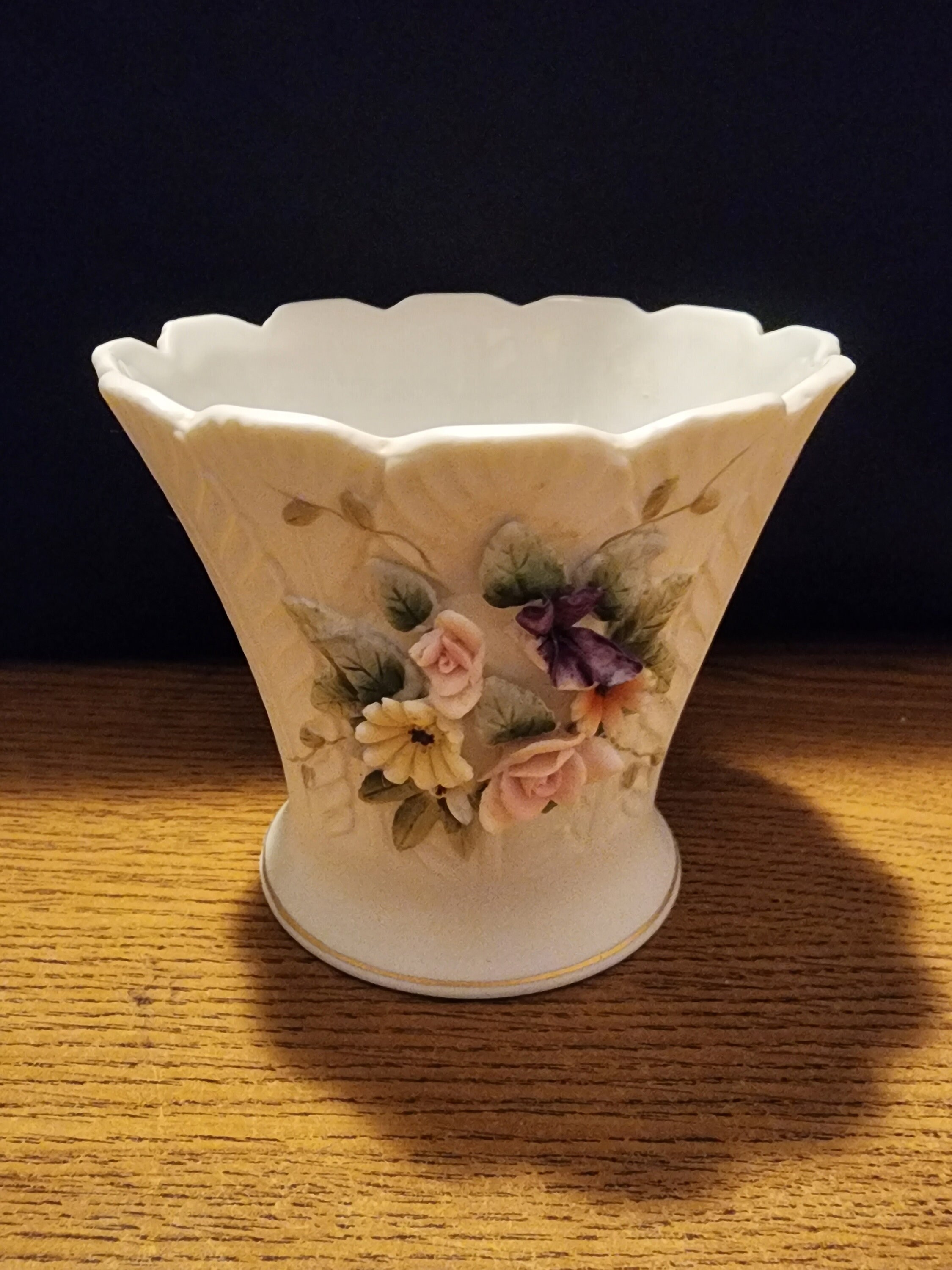 Vintage Lefton Porcelain Planter With Gold Ring Around Bottom and Hand ...