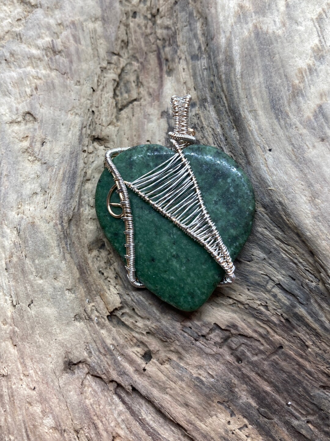 Handcrafted Reversible Wyoming Snowflake Jade pendant - Etsy.de