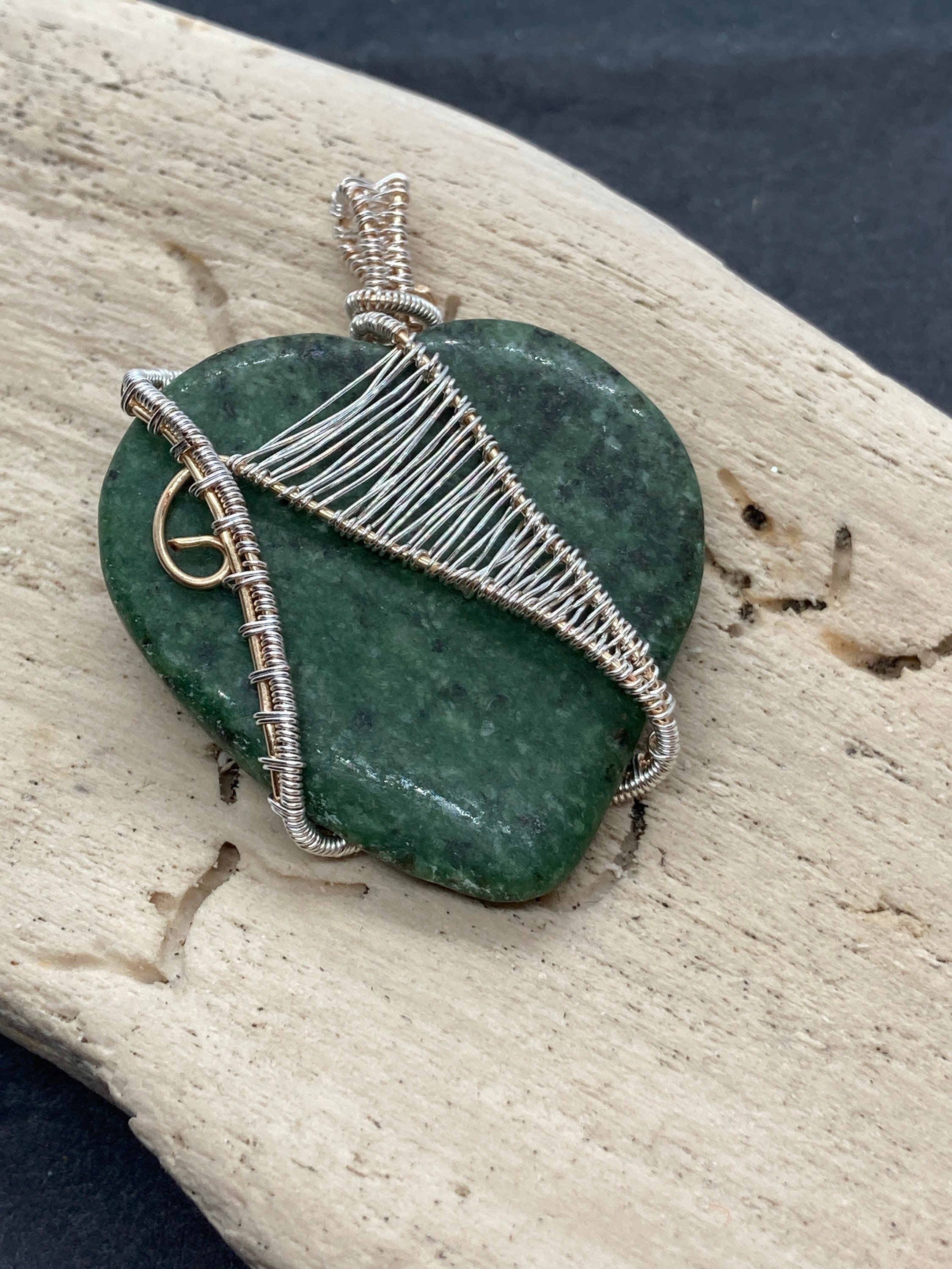 Handcrafted Reversible Wyoming Snowflake Jade pendant - Etsy.de