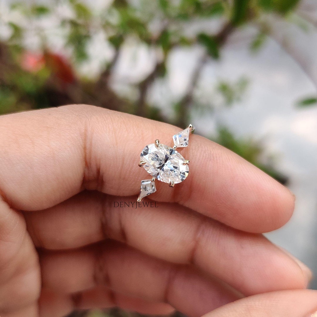 Oval Diamond Engagement Ring 1.40 Carat IGI Certified Oval Ring Side ...