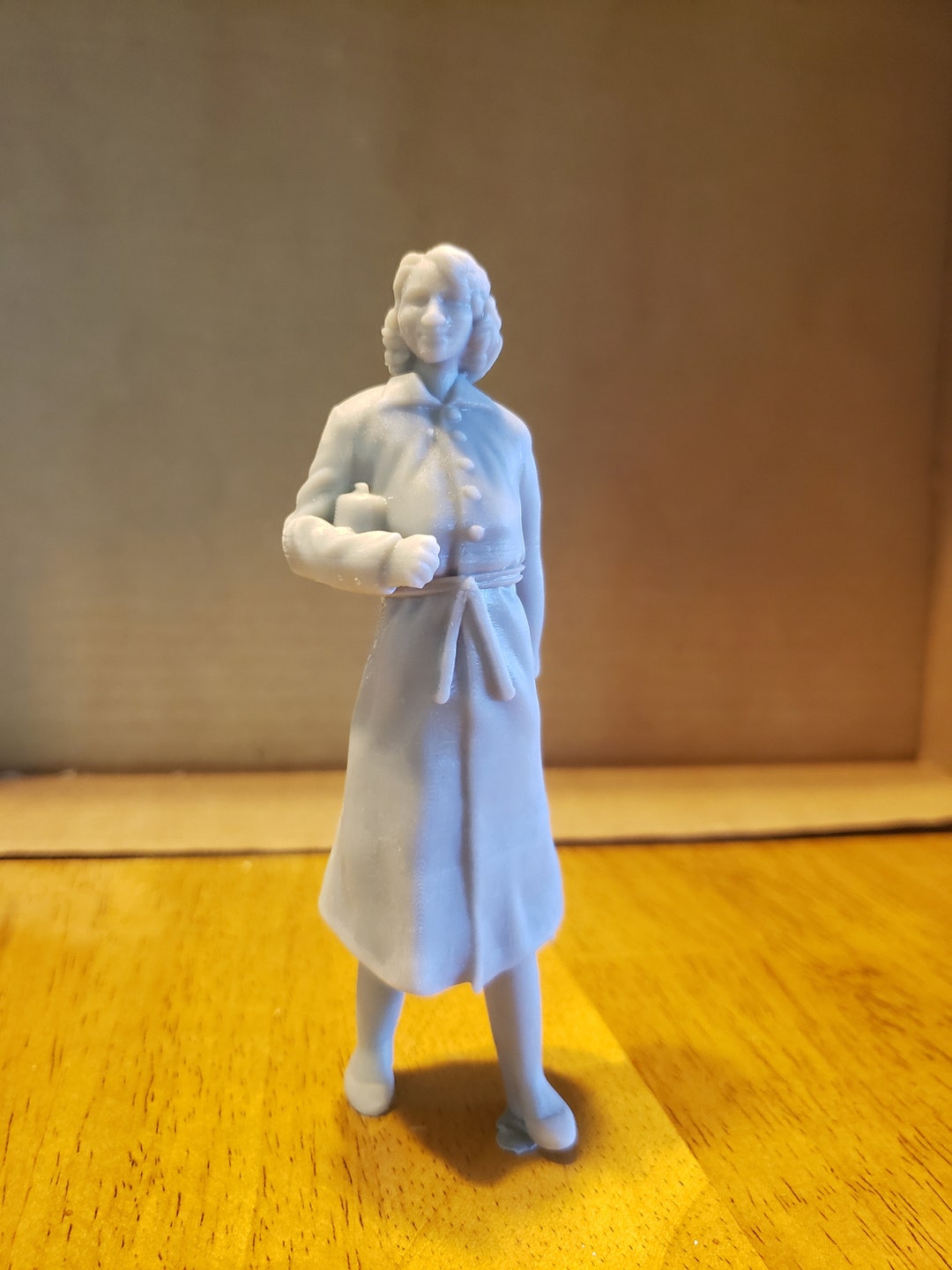 Unpainted Lifelike Model Walking Women Figure, 7/8ths Scale for G Scale ...