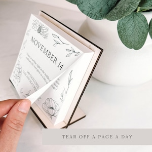 Personalized Wedding Countdown Calendar for Engaged Couple / Daily Tear ...