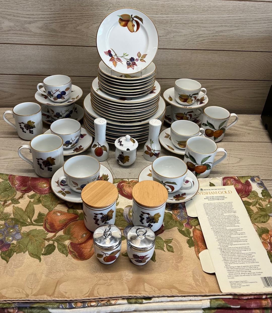 56 Piece Evesham Gold 22K Trim 1961 Royal Worcester England Dinner ...