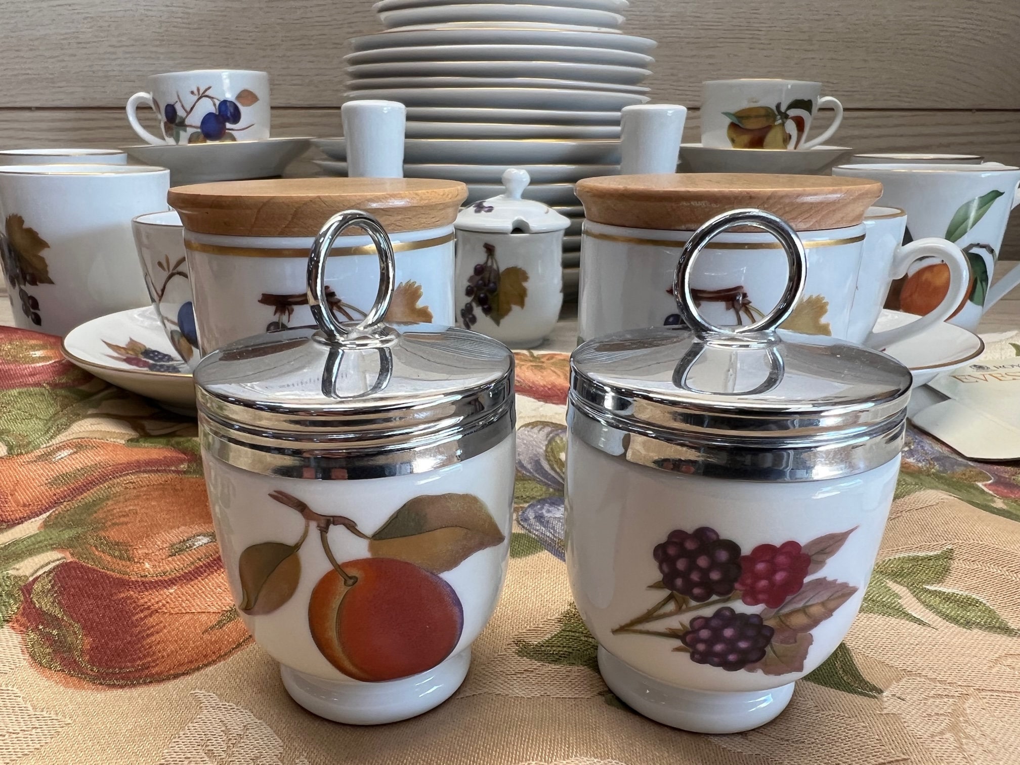 56 Piece Evesham Gold 22K Trim 1961 Royal Worcester England Dinner ...