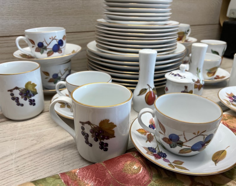 56 Piece Evesham Gold 22K Trim 1961 Royal Worcester England Dinner ...