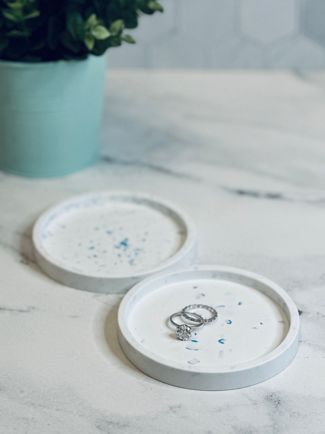 Aesthetic White Modern Round Trinket Tray, Funky Aqua Accessory Tray ...