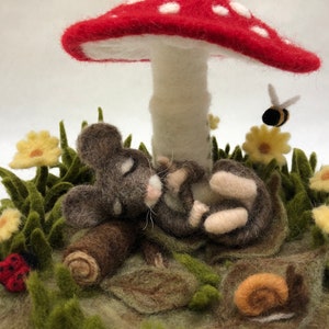 Little Mouse Takes A Nap Under the Mushroom - Etsy